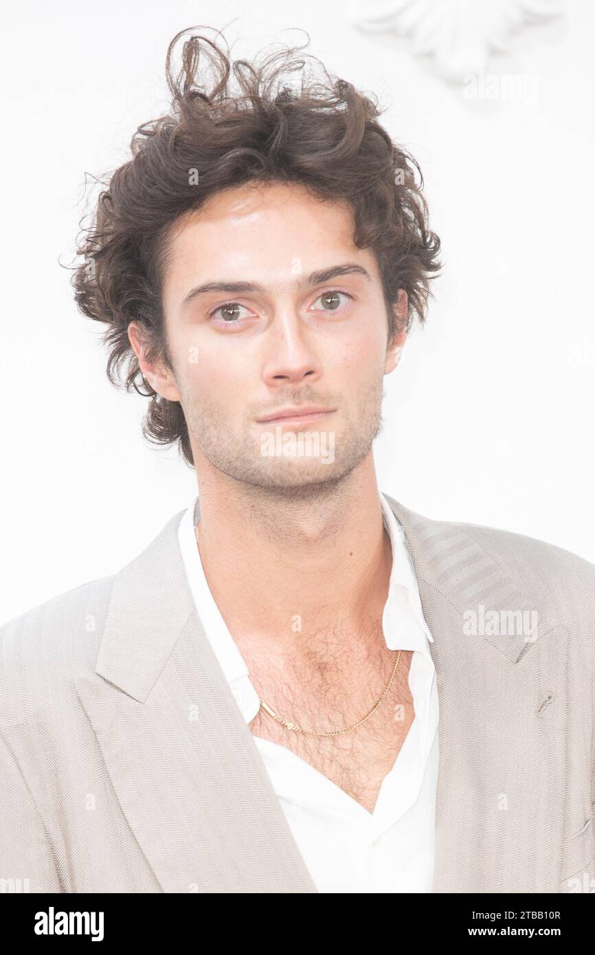 London, UK. 05 Dec, 2023. Pictured: Oli Green attends The Crown's ...