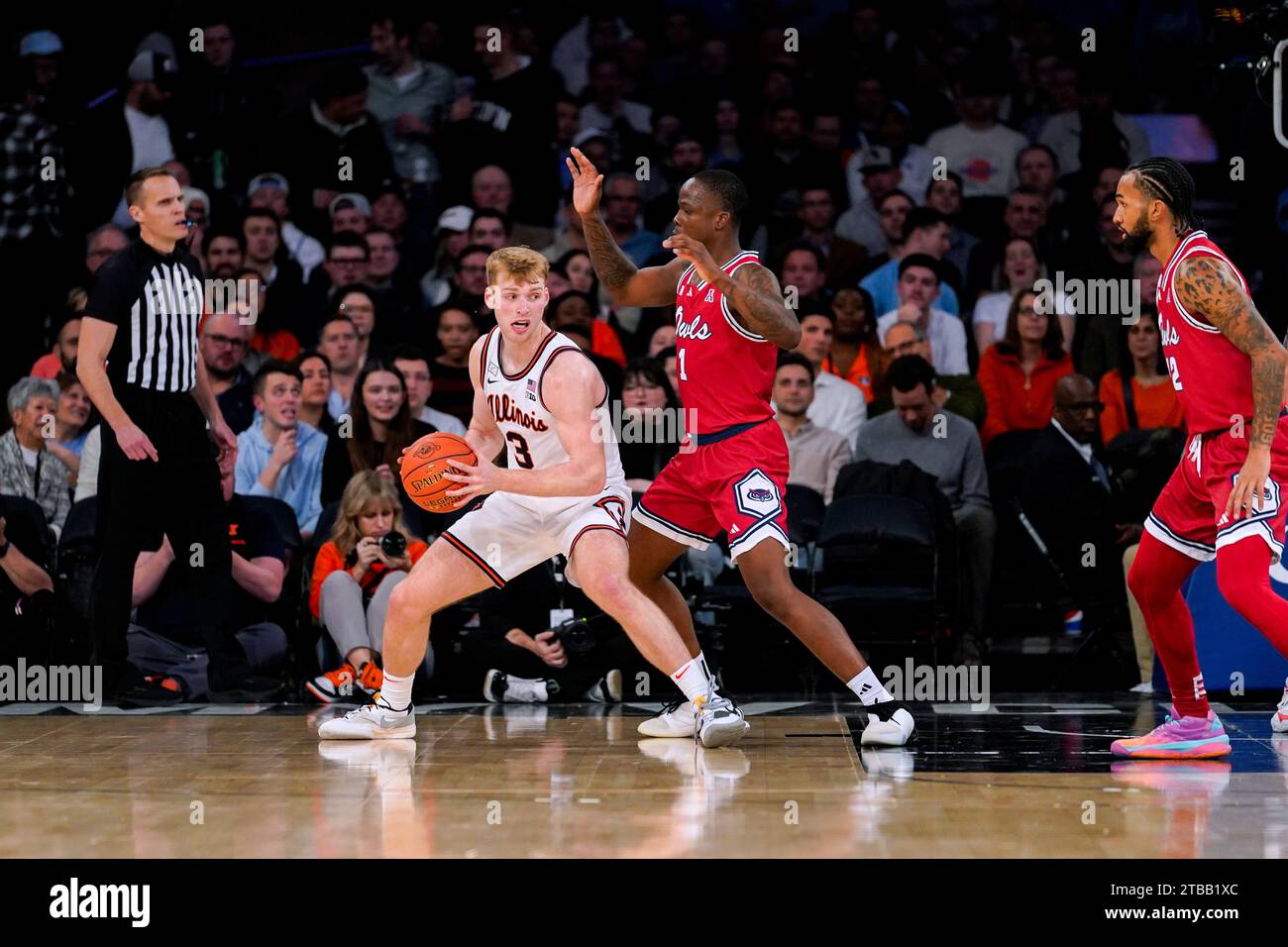 Illinois forward Marcus Domask (3) is defended by Florida Atlantic ...