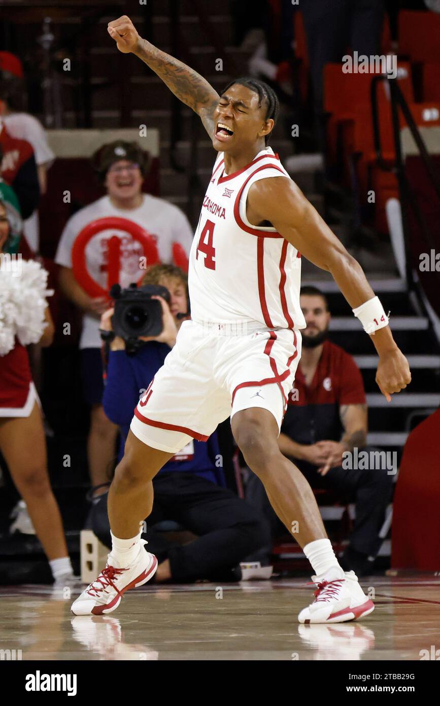 Oklahoma forward Jalon Moore (14) celebrates after dunking the ball ...