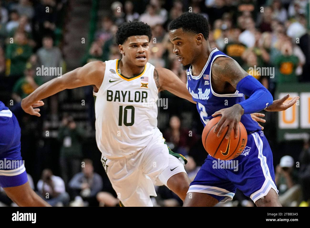 Baylor guard Jayden Nunn (2) drives against Baylor guard RayJ Dennis ...