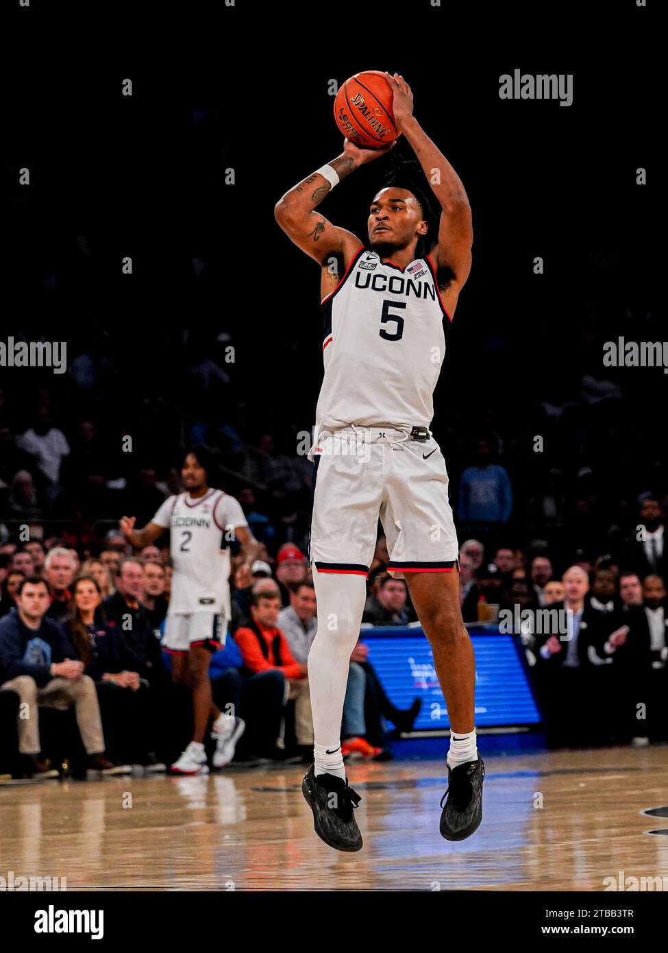 UConn guard Stephon Castle (5) shoots the ball during the first half of ...