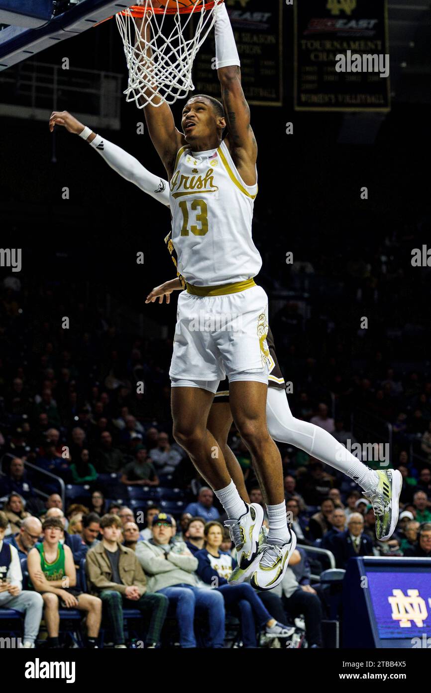 South Bend, Indiana, USA. 05th Dec, 2023. Notre Dame forward Tae Davis ...