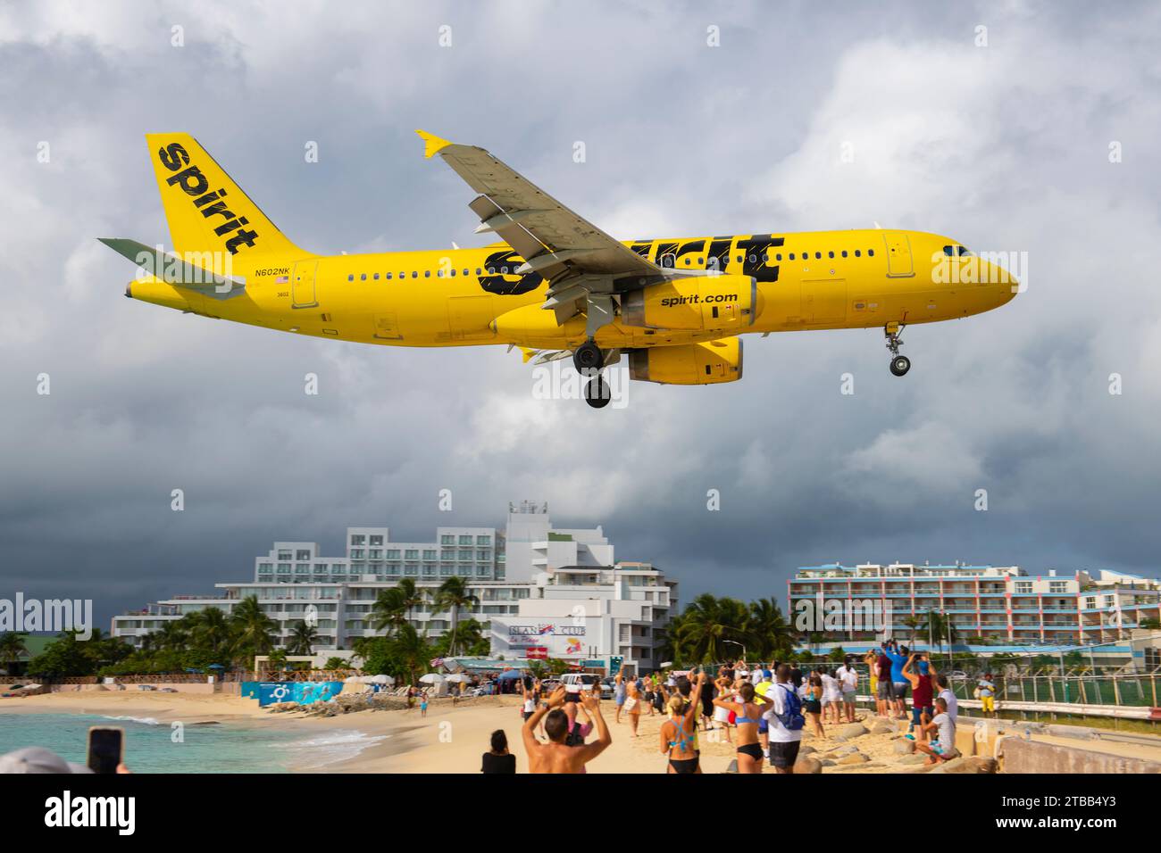 Spirit Airlines Airbus 320 flying over Maho Beach before landing on ...
