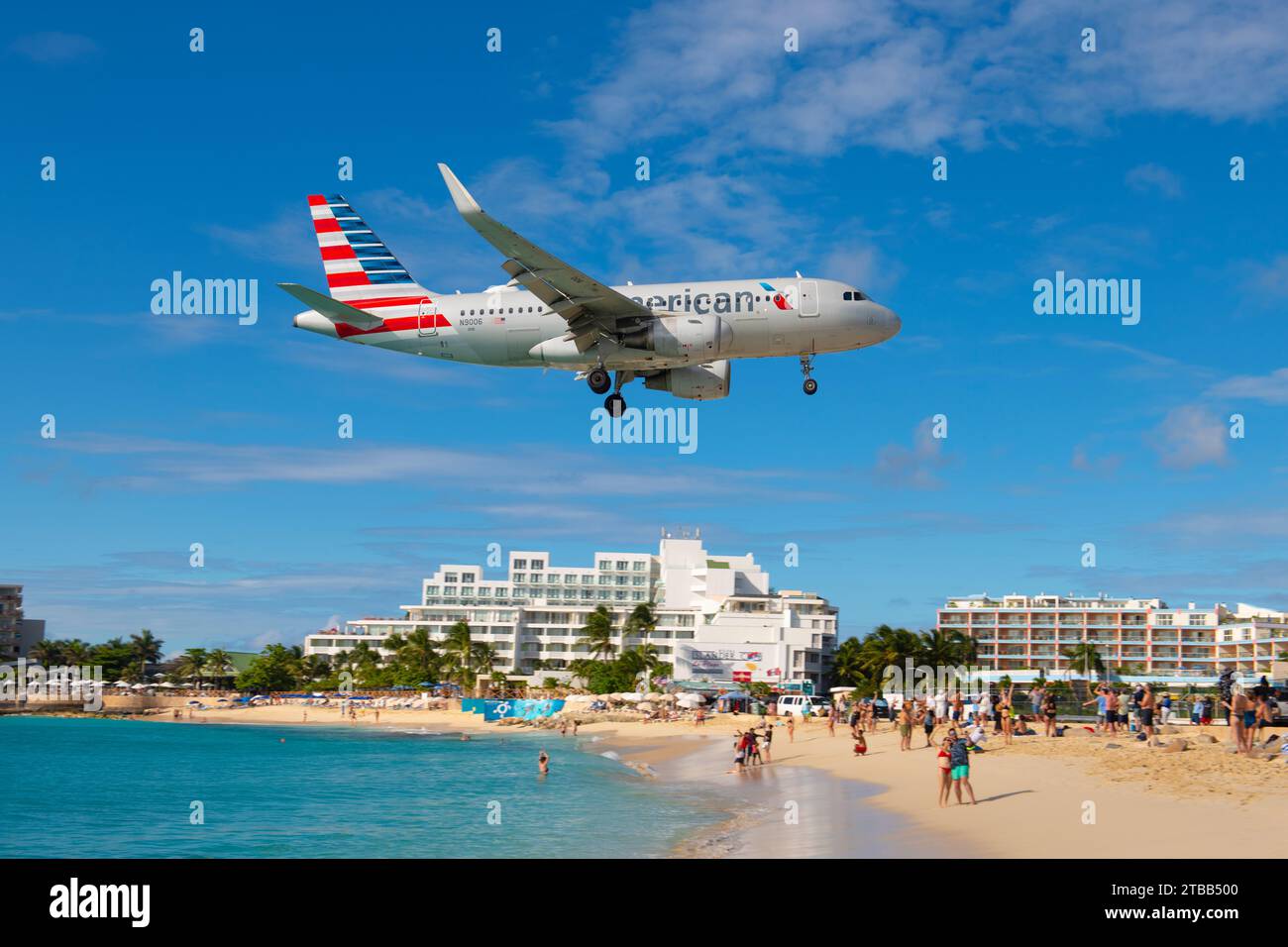 American Airlines Airbus 320 flying over Maho Beach before landing on ...