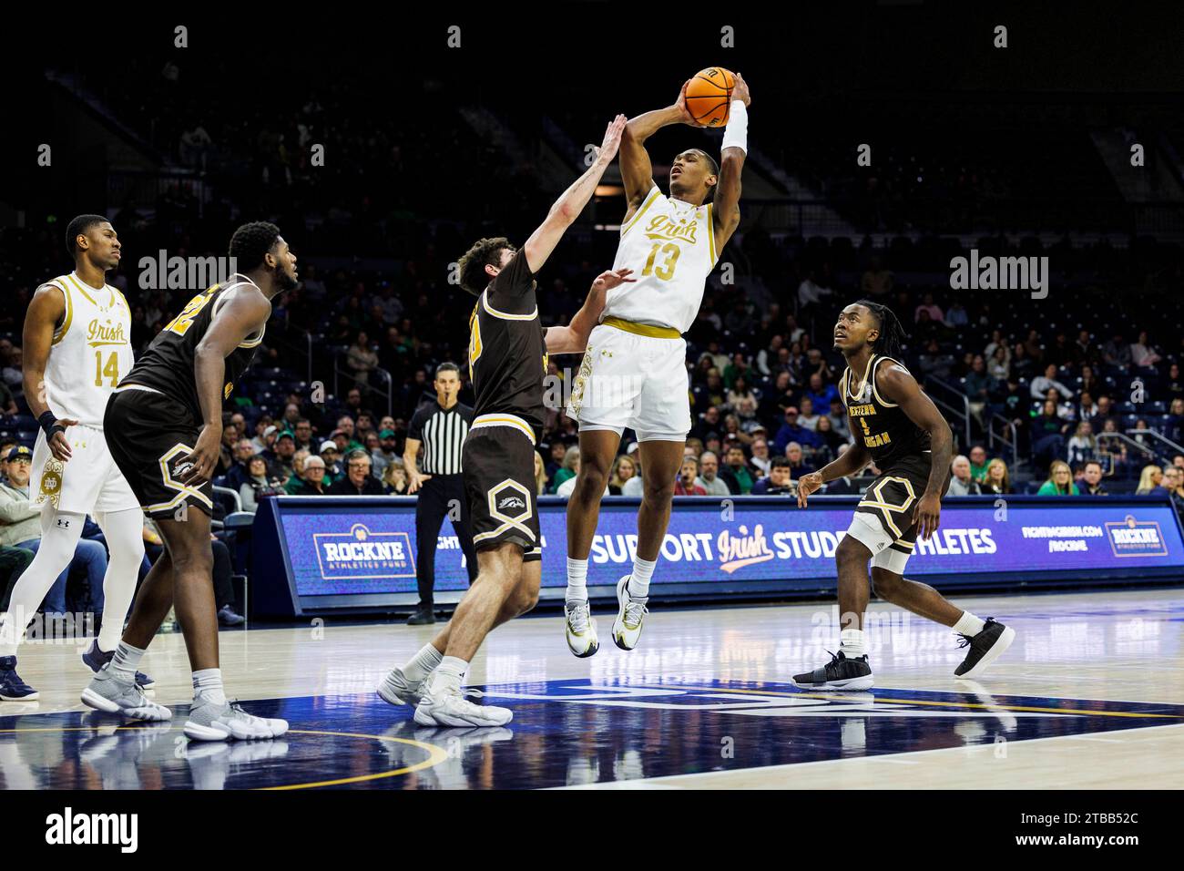 USA. 05th Dec, 2023. December 05, 2023: Notre Dame forward Tae Davis ...