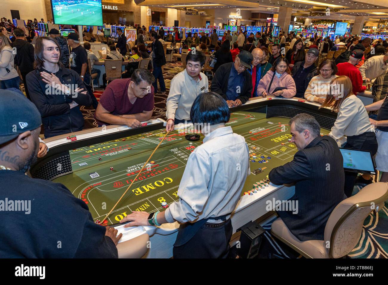 Las Vegas, USA. 05th Dec, 2023. Guests play craps at the Durango Casino ...
