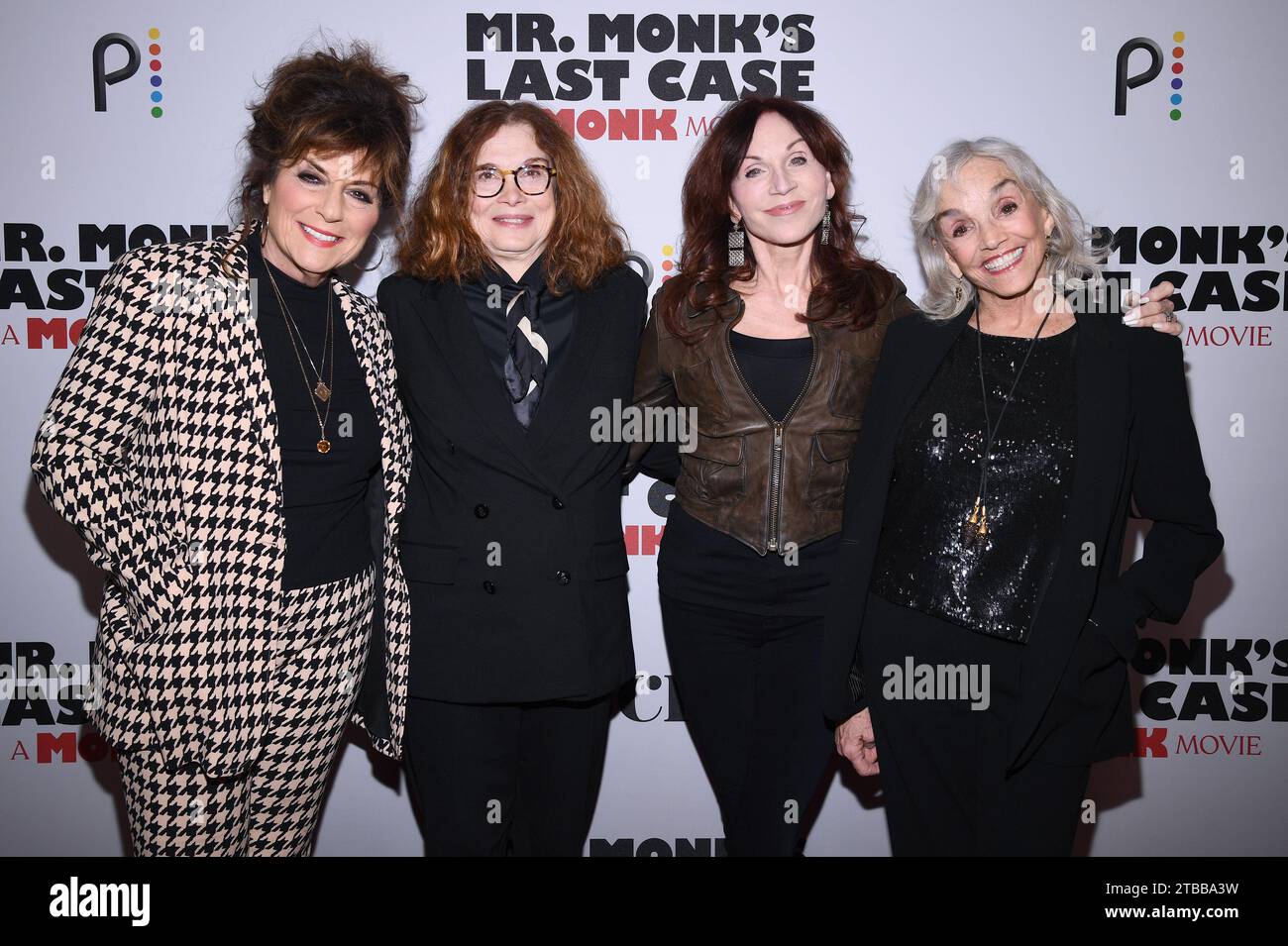 New York, USA. 05th Dec, 2023. (L-R) Caroline Aaron, Melanie Mayron ...