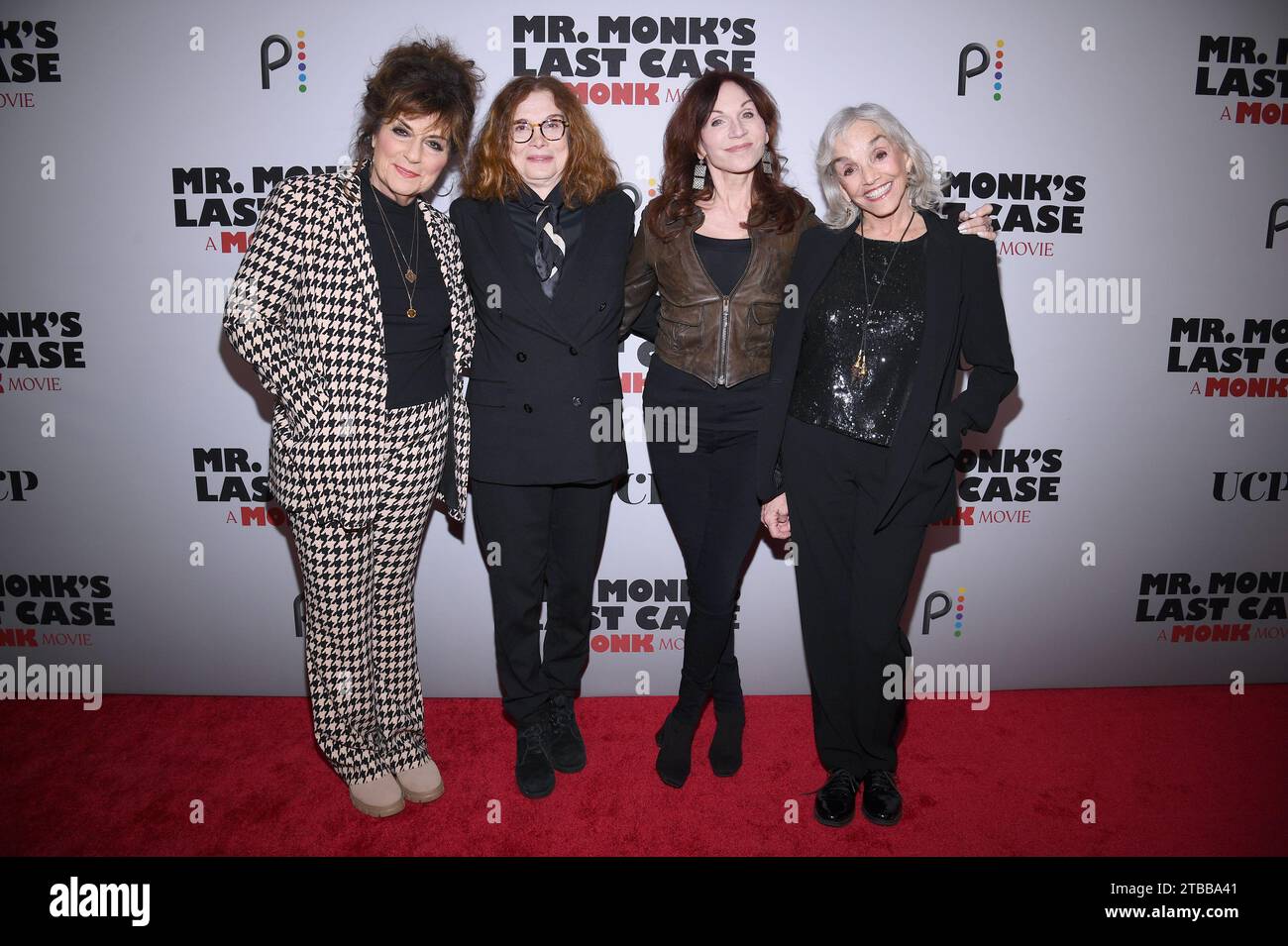 New York, USA. 05th Dec, 2023. (L-R) Caroline Aaron, Melanie Mayron ...