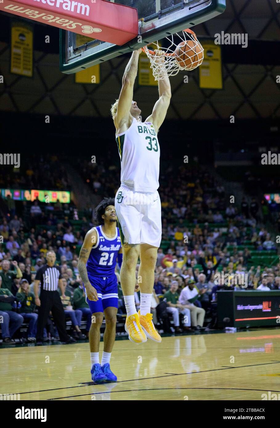 December 5 2023: Baylor Bears forward Caleb Lohner (33) dunks the ball ...