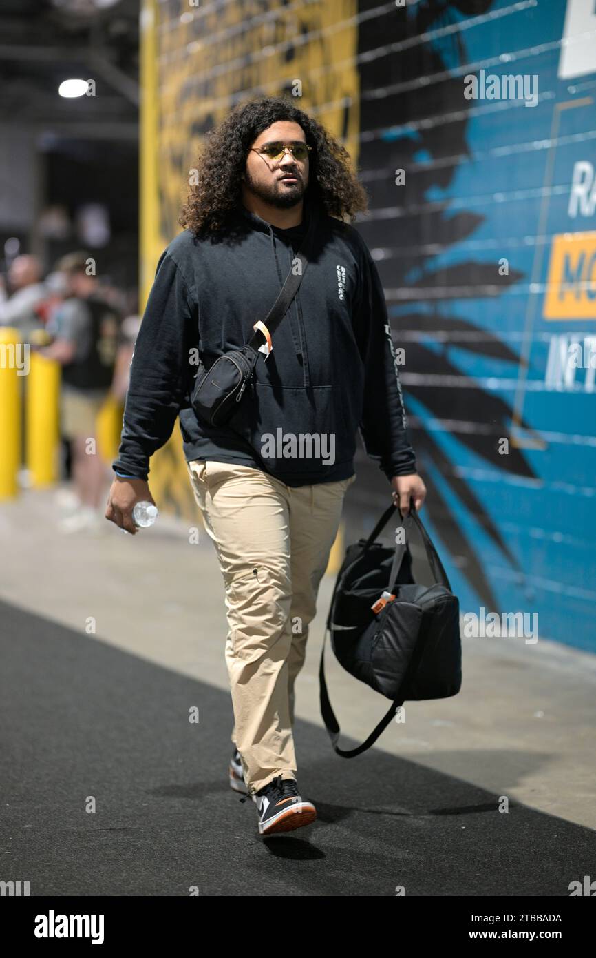 Cincinnati Bengals defensive tackle Jay Tufele arrives to the stadium ...