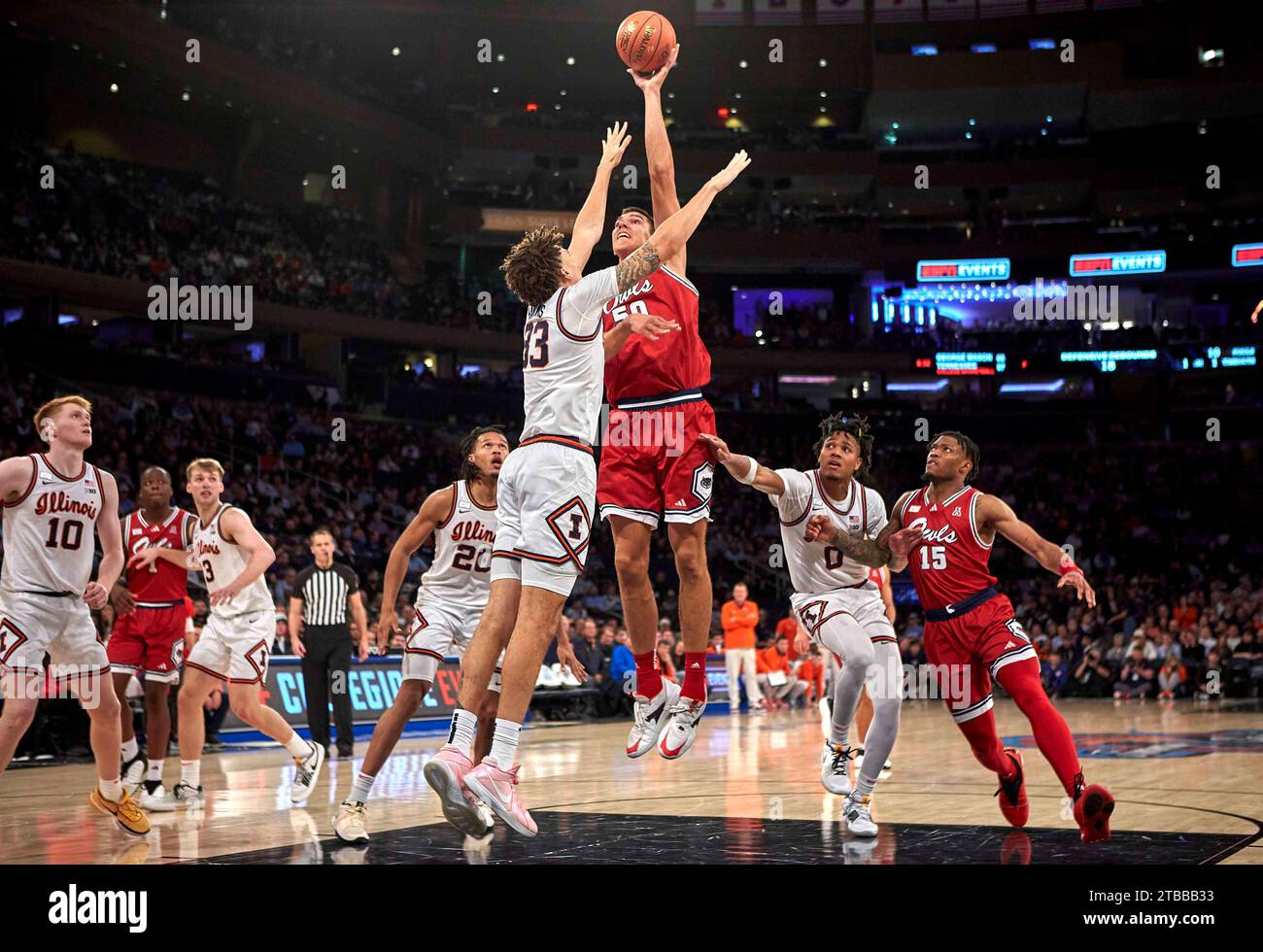 Florida Atlantic Owls center Vladislav Goldin (50) shoots against ...
