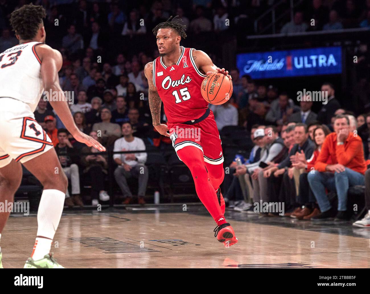 Florida Atlantic Owls guard Alijah Martin (15) brings the ball up court ...