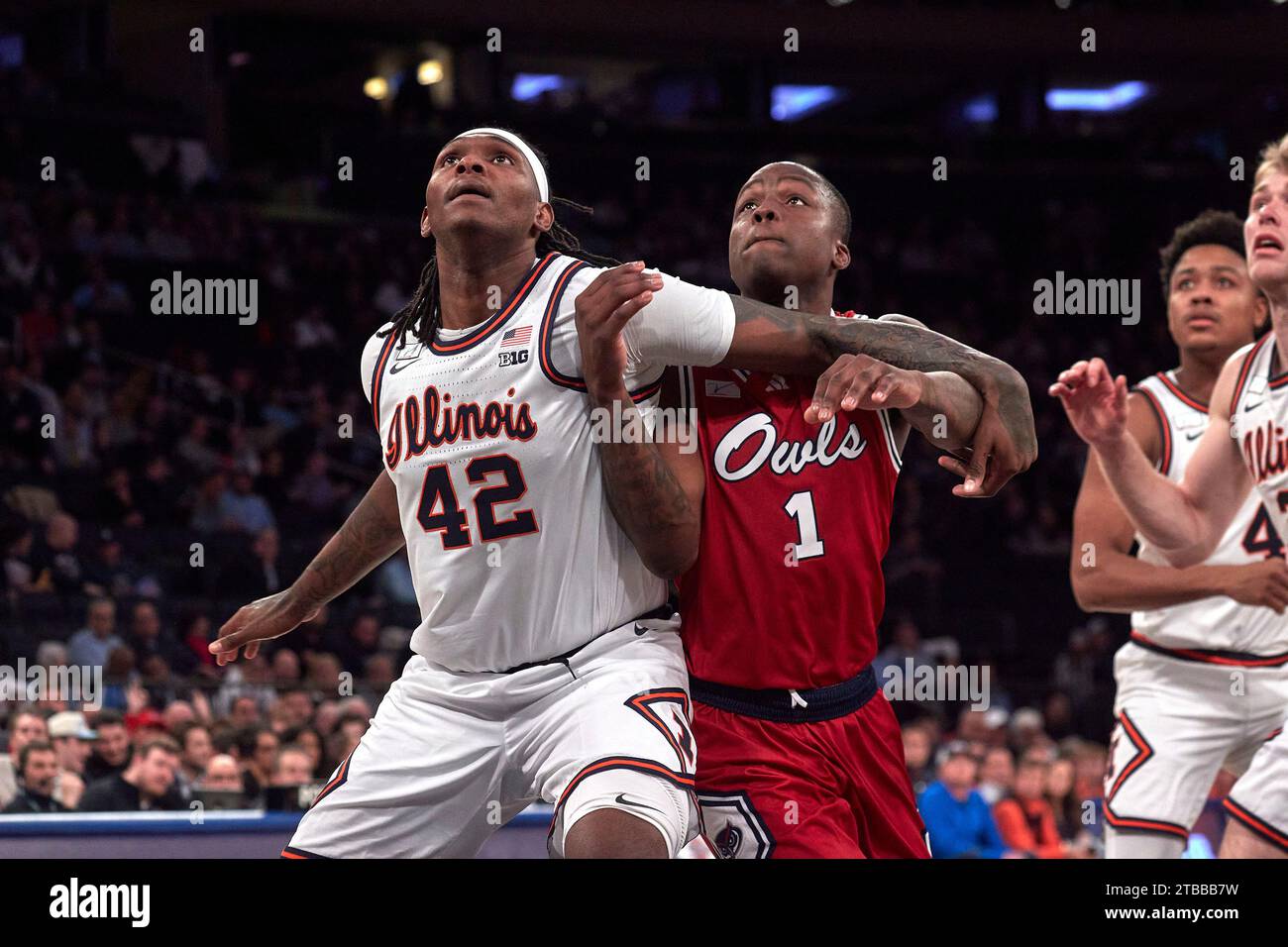 Illinois Fighting Illini forward Dain Dainja (42) and Florida Atlantic ...