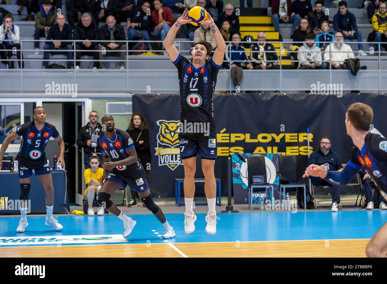 (C) Denis TRASFI / MAXPPP - à l'Espace Omnisport du Plessis-Robinson, le 05-12-2023 - Volley ...