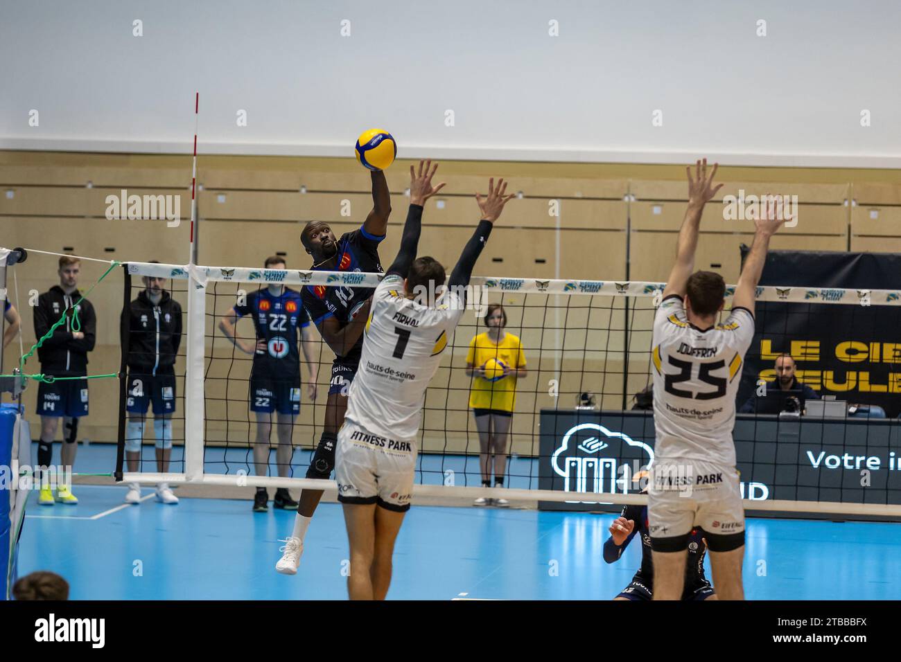 (C) Denis TRASFI / MAXPPP - à l'Espace Omnisport du Plessis-Robinson, le 05-12-2023 - Volley ...