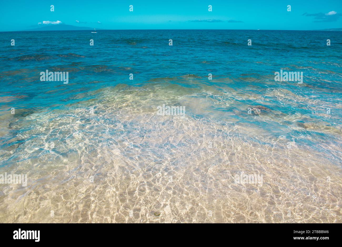 Tropical blue ocean in Hawaii. Summer sea in clean and clear water from ...