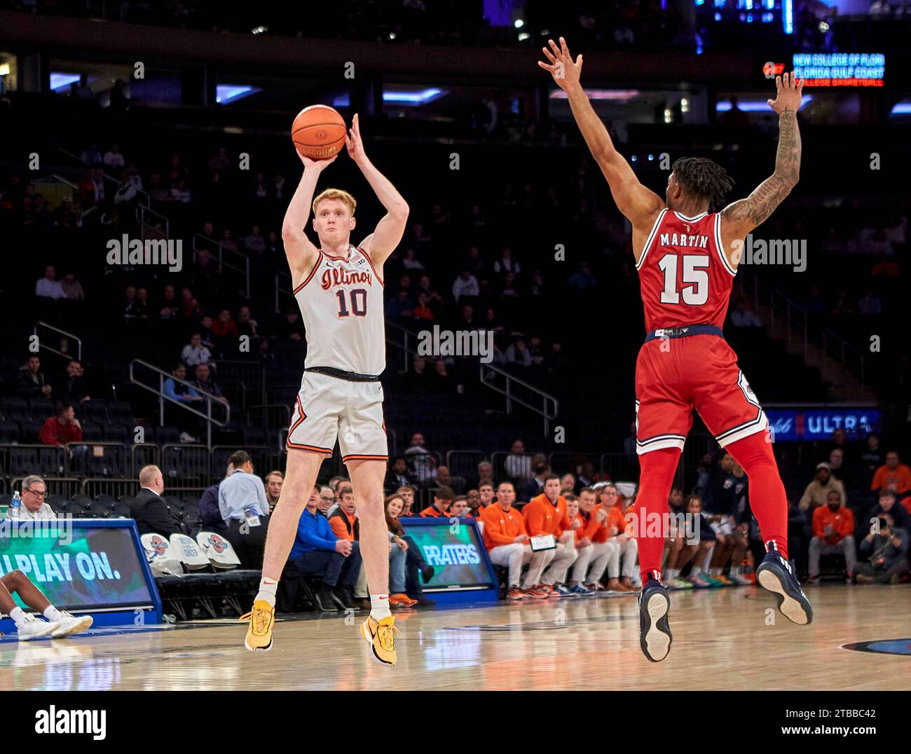 Illinois Fighting Illini guard Luke Goode (10) shoots over Florida ...