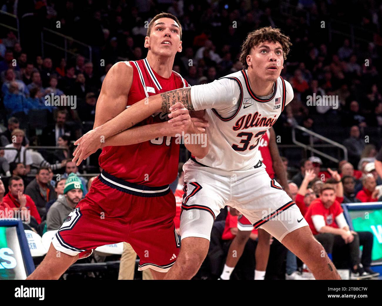 Illinois Fighting Illini forward Coleman Hawkins (33) and Florida ...
