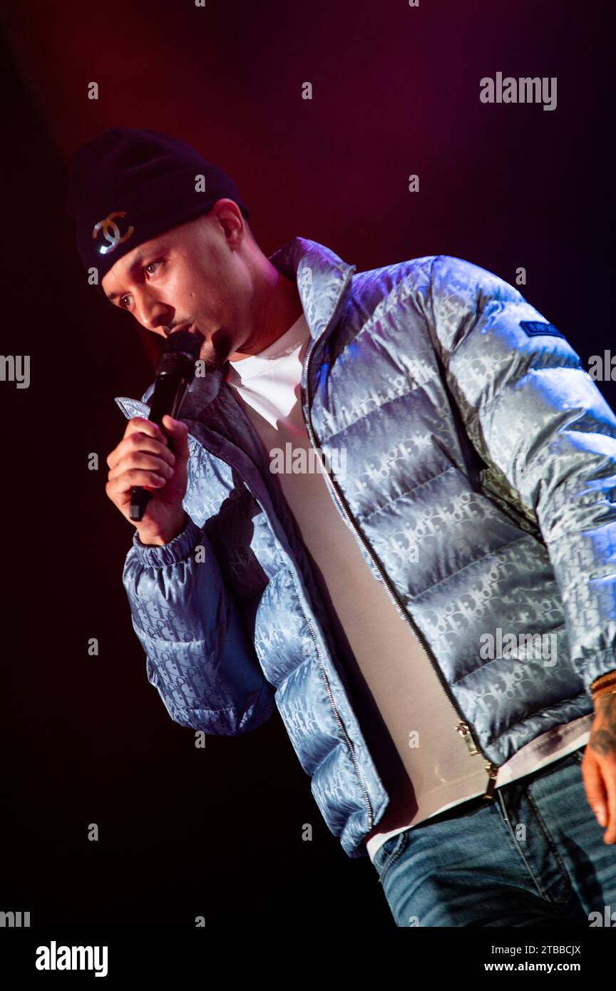 Slim live show review hi-res stock photography and images - Alamy