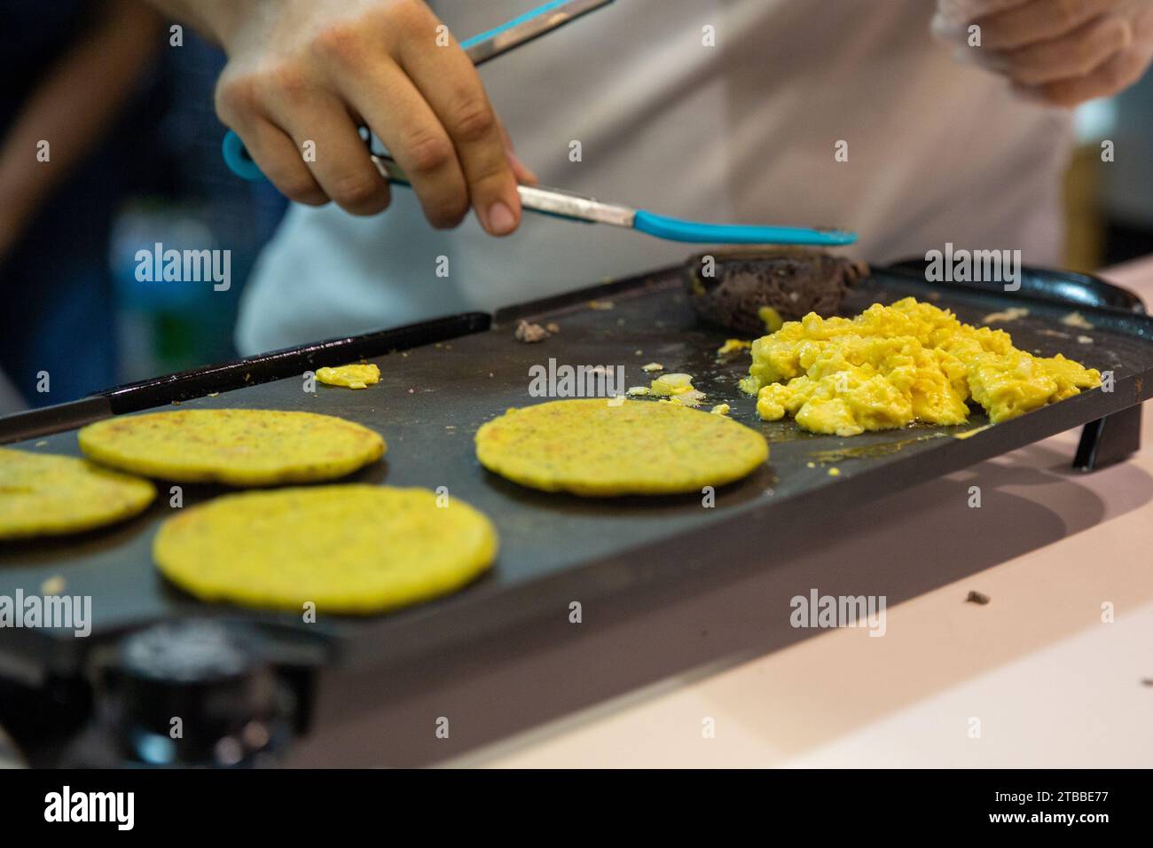 Cooking arepas hi-res stock photography and images - Alamy