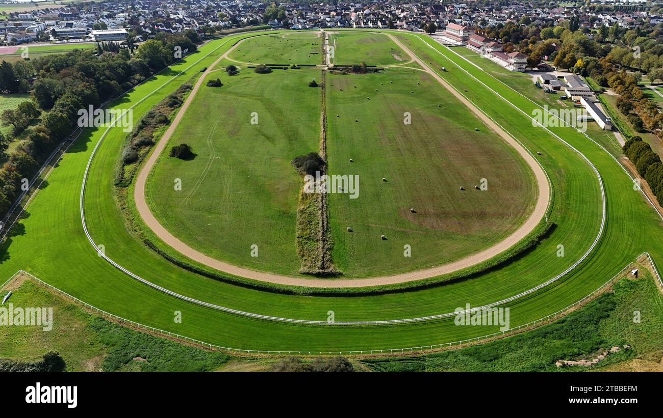 Grandstand horse racing track hi-res stock photography and images - Alamy