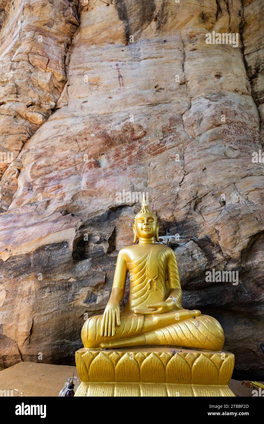 Pha Phak Wan, prehistoric rock paintings at enormous boulder, and ...