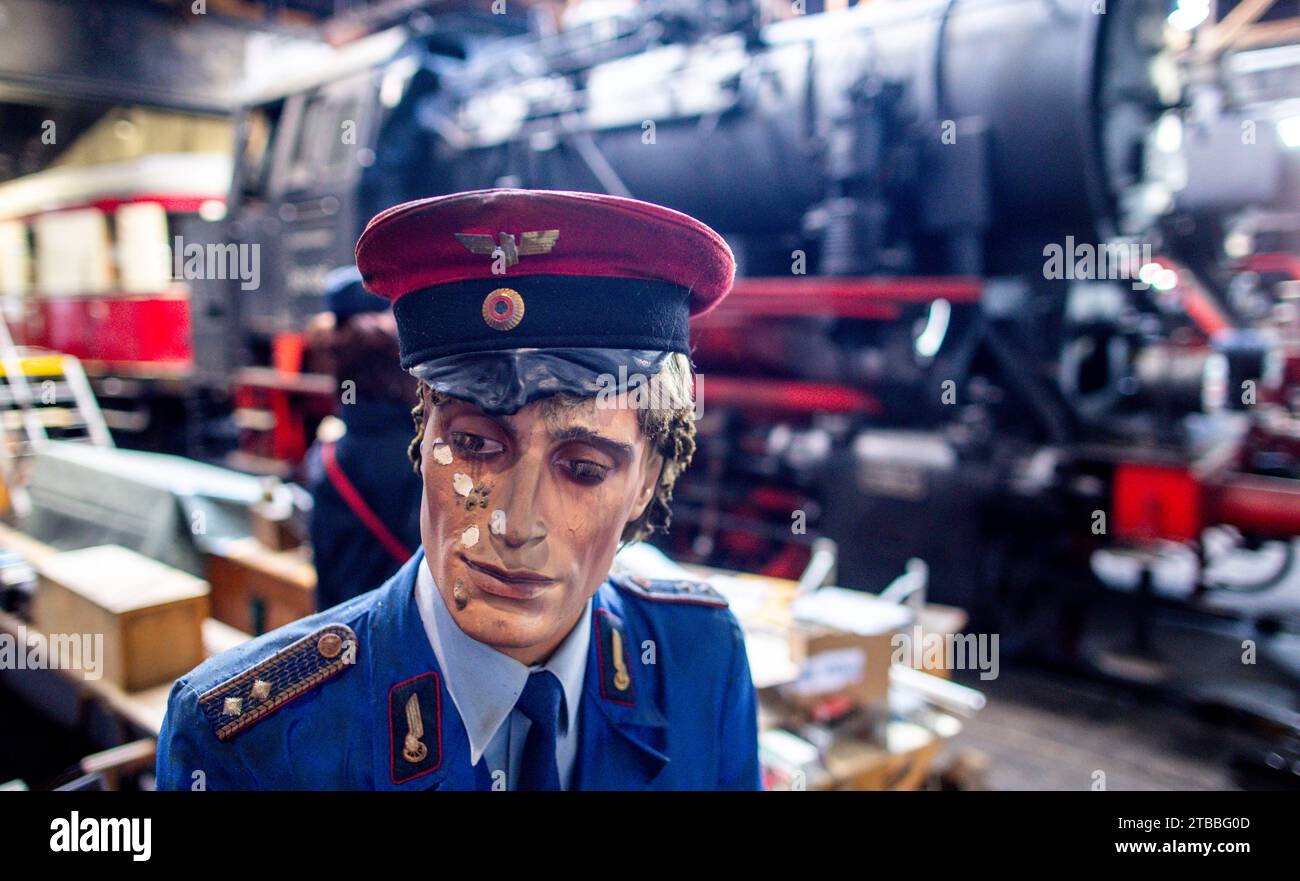 Reichsbahn uniform hi-res stock photography and images - Alamy