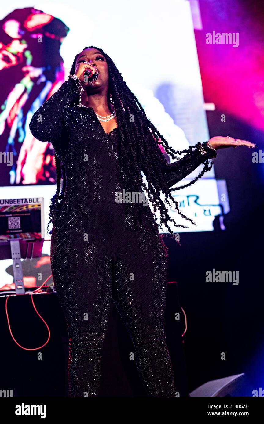 Queenie female rapper hi-res stock photography and images - Alamy