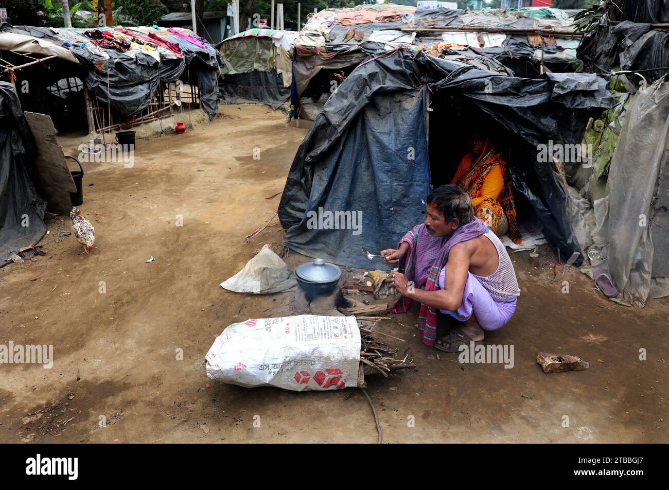 Line of people playing with snake hi-res stock photography and images ...