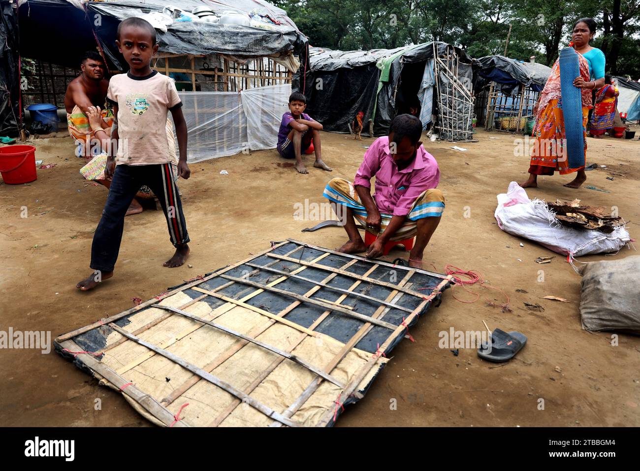Chittagong, Potia, Bangladesh. 5th Dec, 2023. Life picture of Bede ...