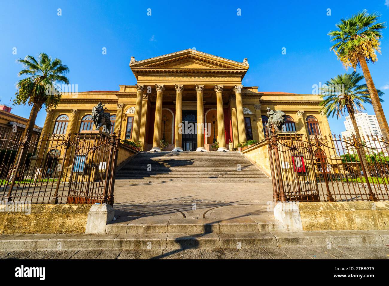 Teatro Massimo Vittorio Emanuele opera house - Palermo, Italy Stock ...