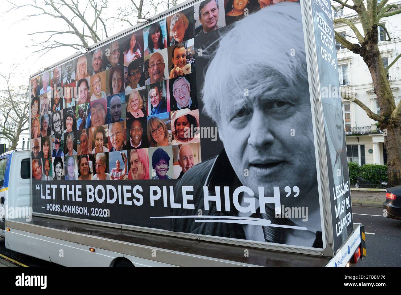 London, UK. 6th Dec, 2023. Protesters and families of the bereaved ...
