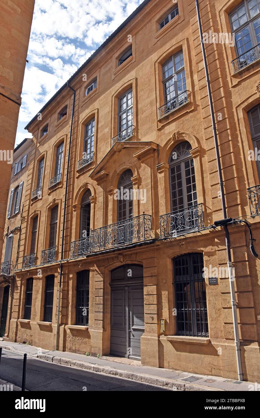 Elegant tall windows on principle floors hi-res stock photography and ...