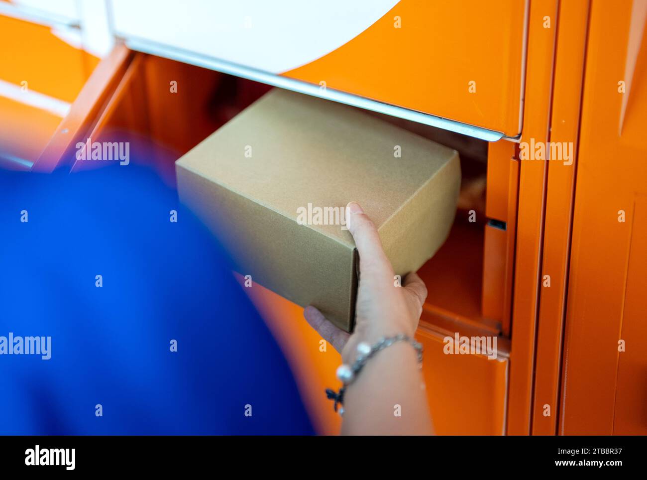 Pos terminal machine hi-res stock photography and images - Alamy