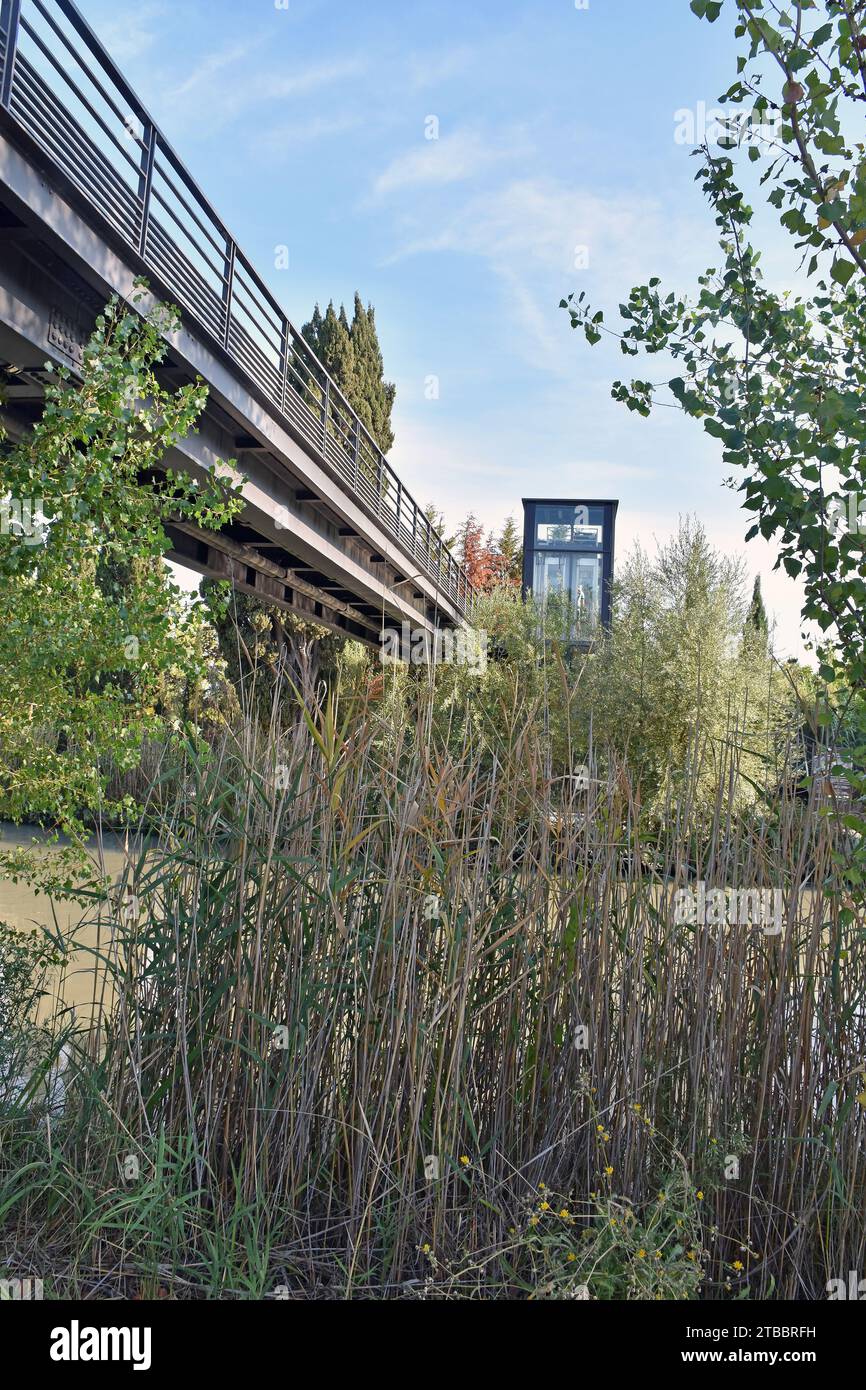 The 6 working locks of the original staircase of 9 on the Canal du Midi ...