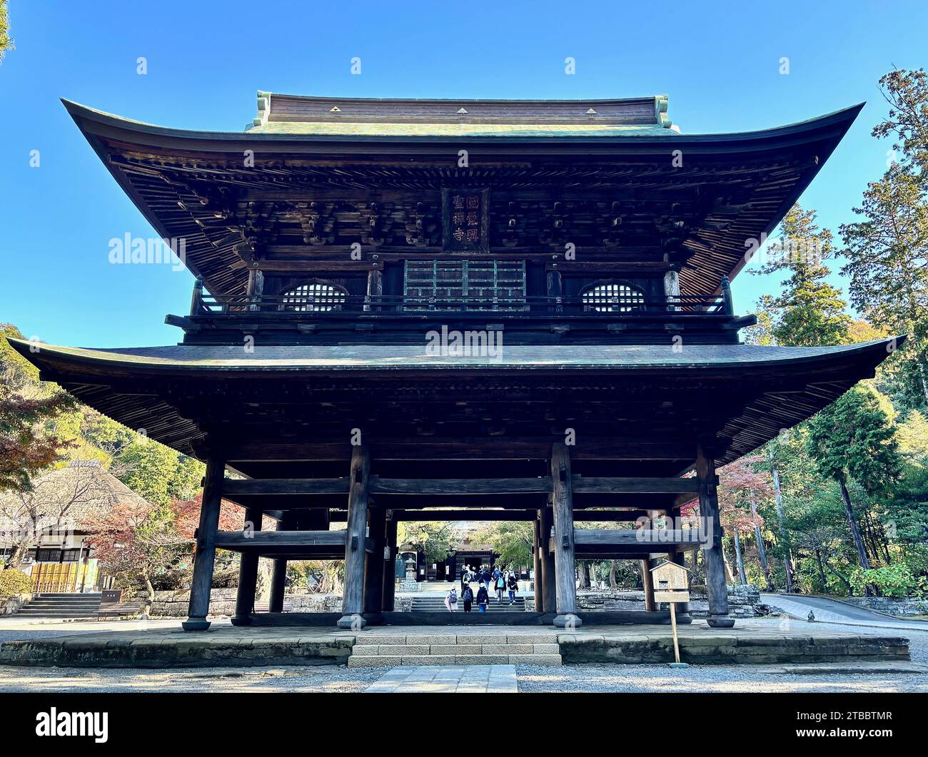 The main gate of Engaku-ji Temple in Kamakura, Japan Stock Photo - Alamy