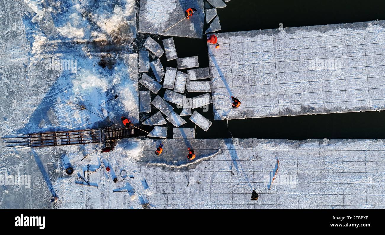 Aerial photo shows workers cutting ice lines to mine ice on Songhua ...