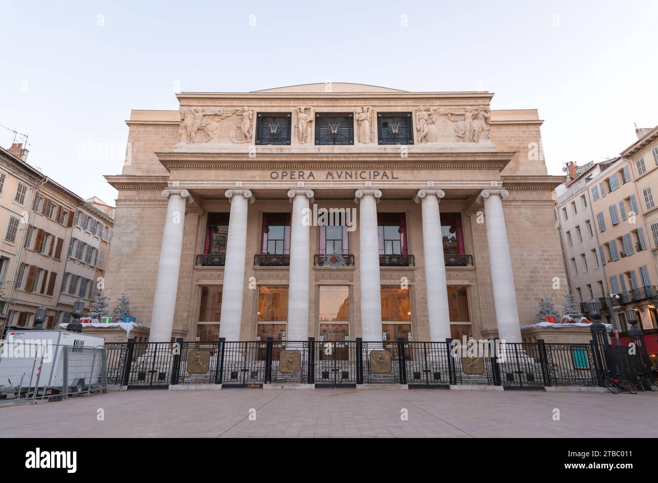 Municipal opera house and town hall hi-res stock photography and images ...
