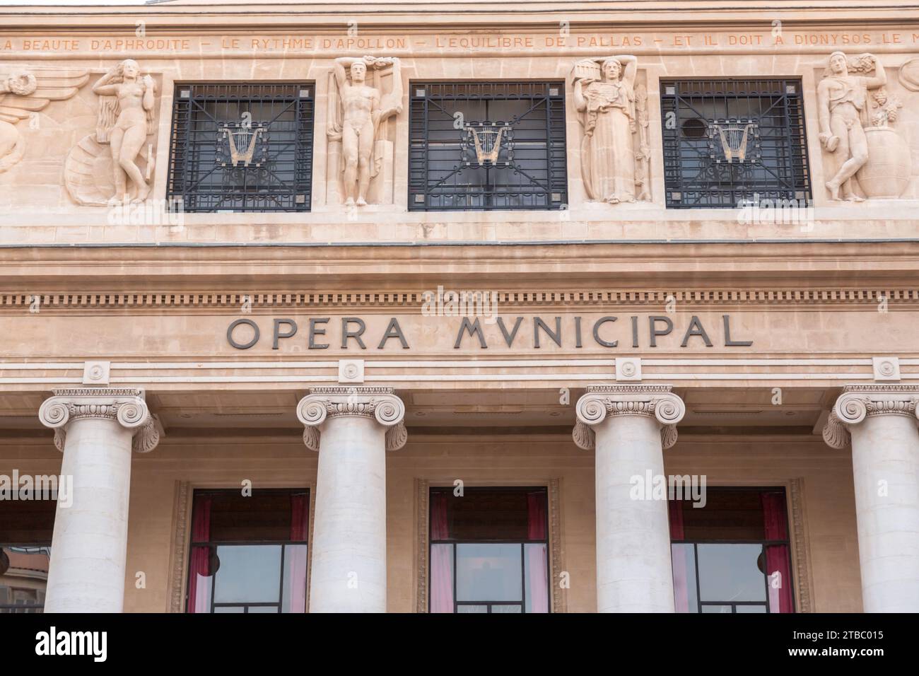 Municipal opera house and town hall hi-res stock photography and images ...