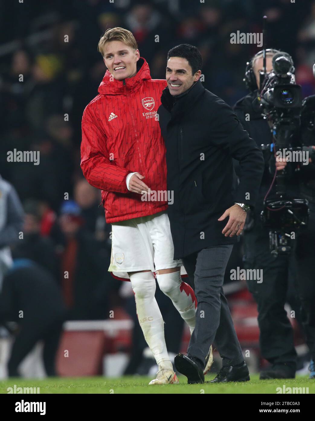 Mikel Arteta Manager of Arsenal celebrate the victory with goal scorer ...