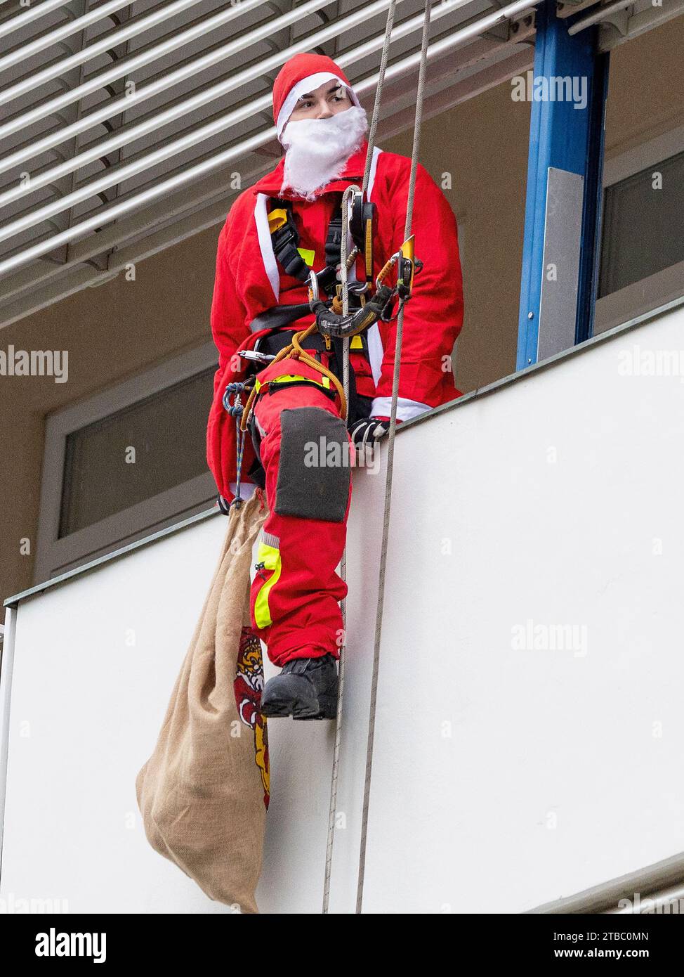 Würzburg, Germany. 06 December 2023, Bavaria, Würzburg: At the Würzburg ...