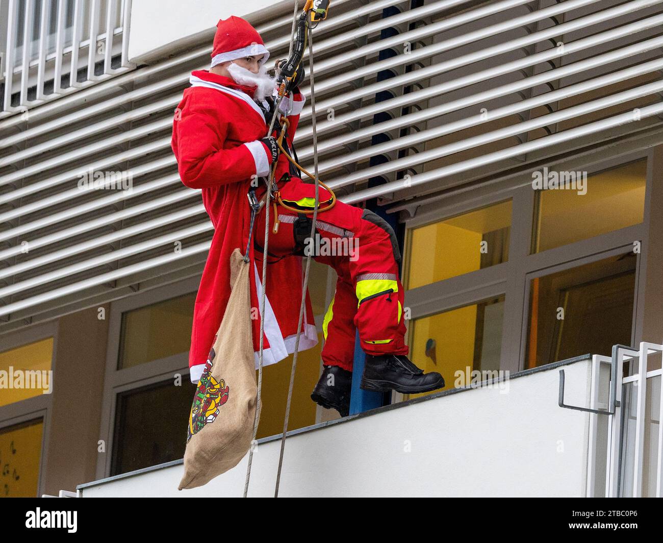Würzburg, Germany. 06 December 2023, Bavaria, Würzburg: At the Würzburg ...