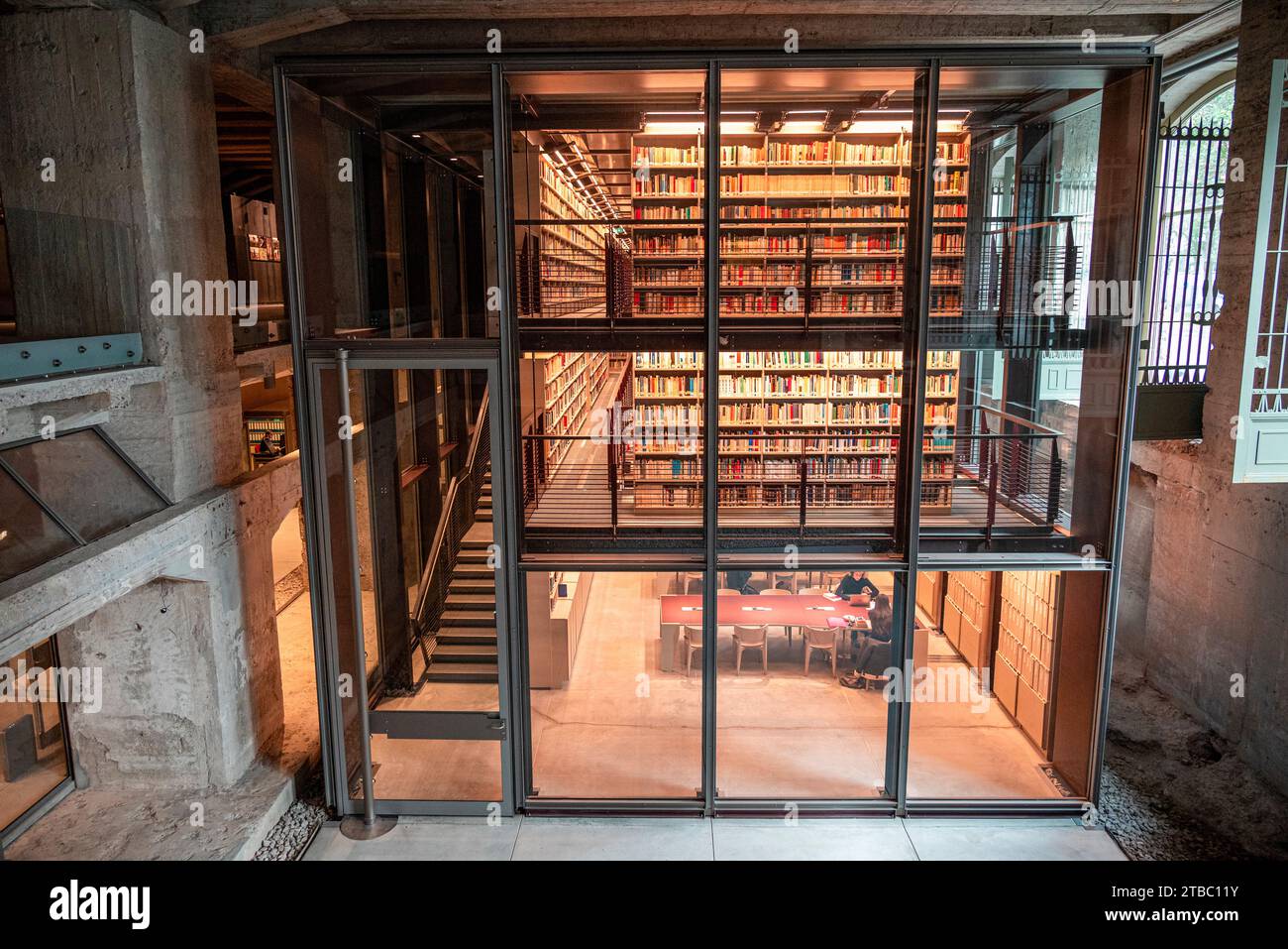 Contemporary Jewish documentation center foundation. Modern library ...