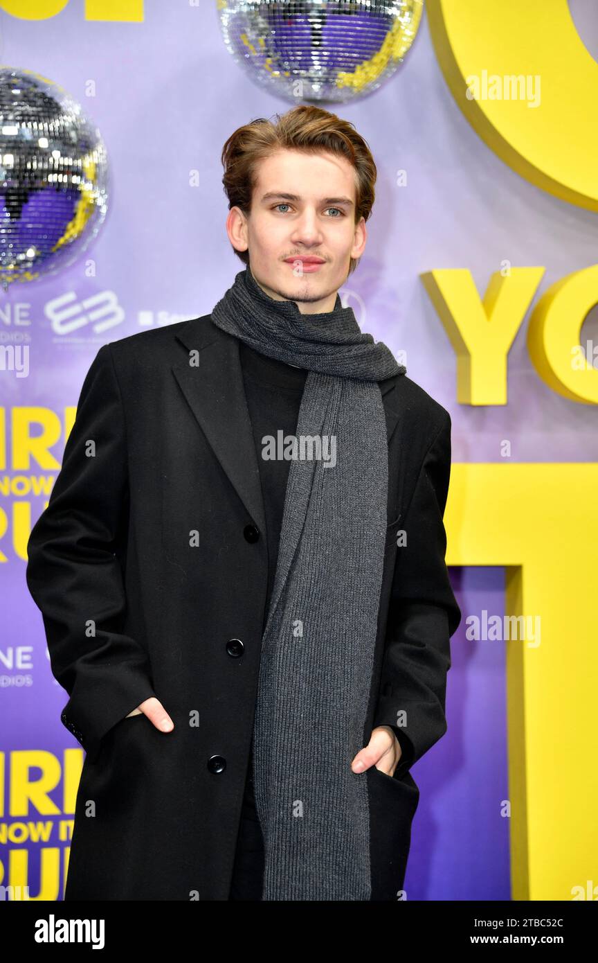 Luke Matt Röntgen bei der Premiere des Kinofilms 'Girl You Know It's ...