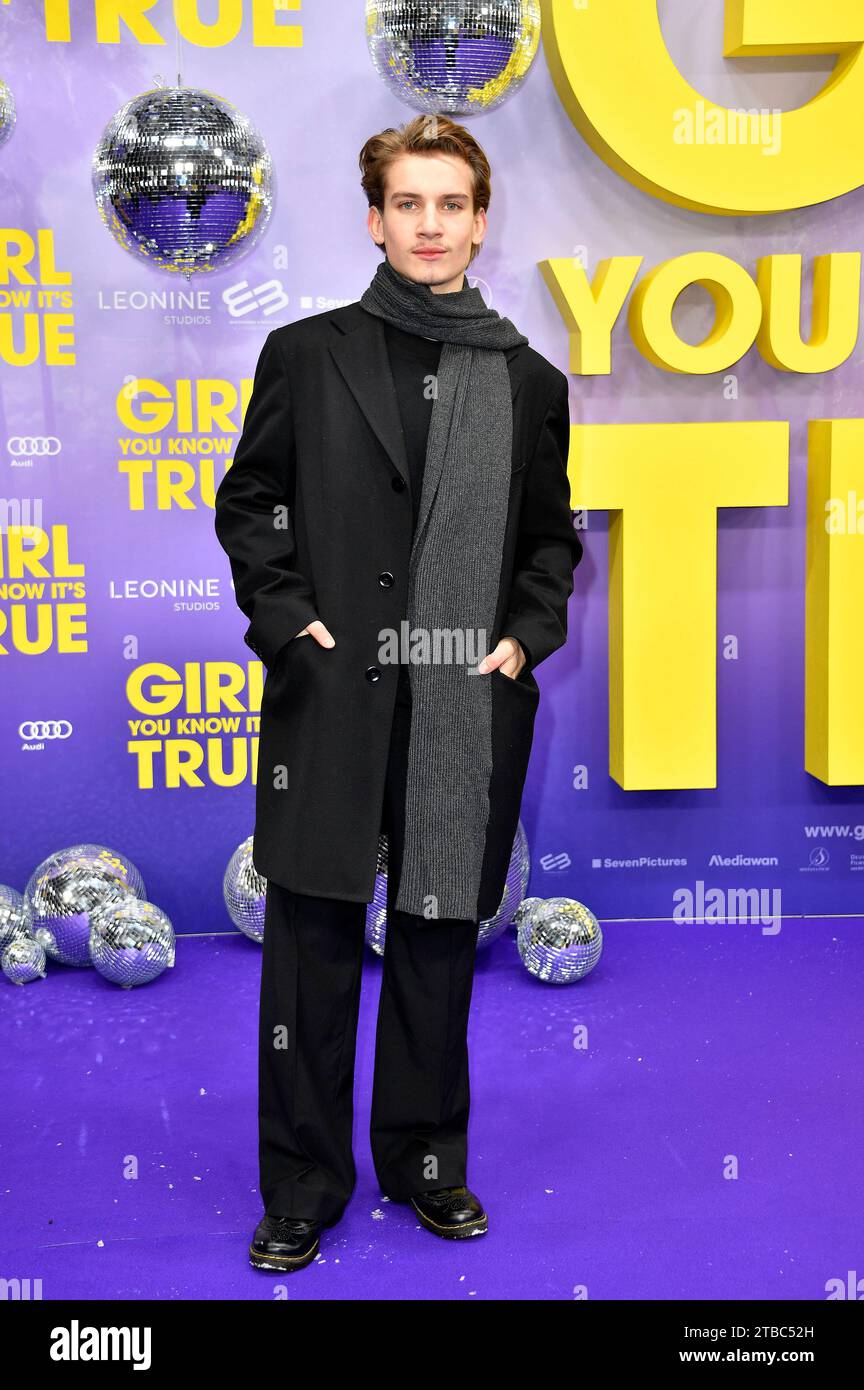 Luke Matt Röntgen bei der Premiere des Kinofilms 'Girl You Know It's ...