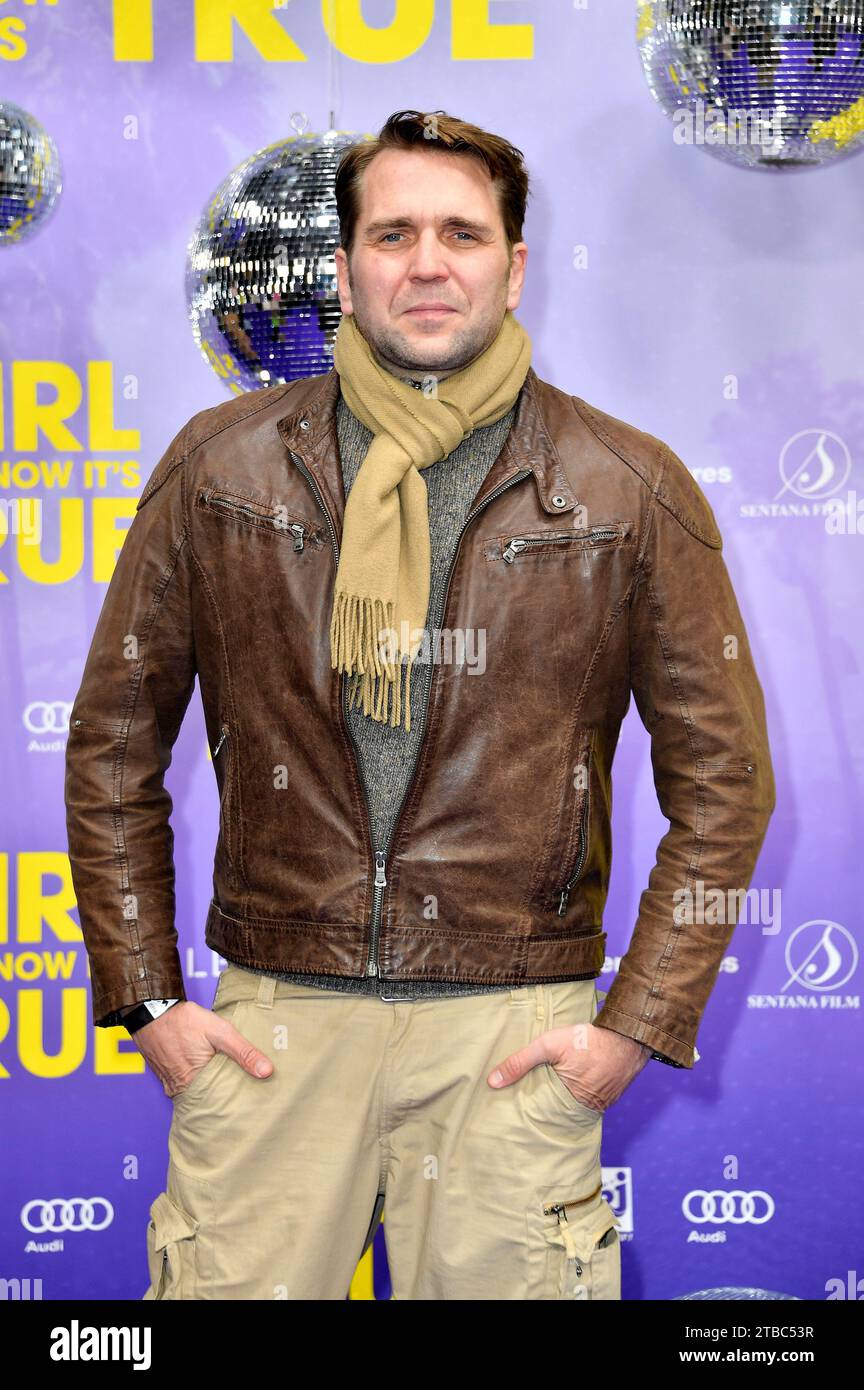 Pierre Kiwitt bei der Premiere des Kinofilms 'Girl You Know It's True ...