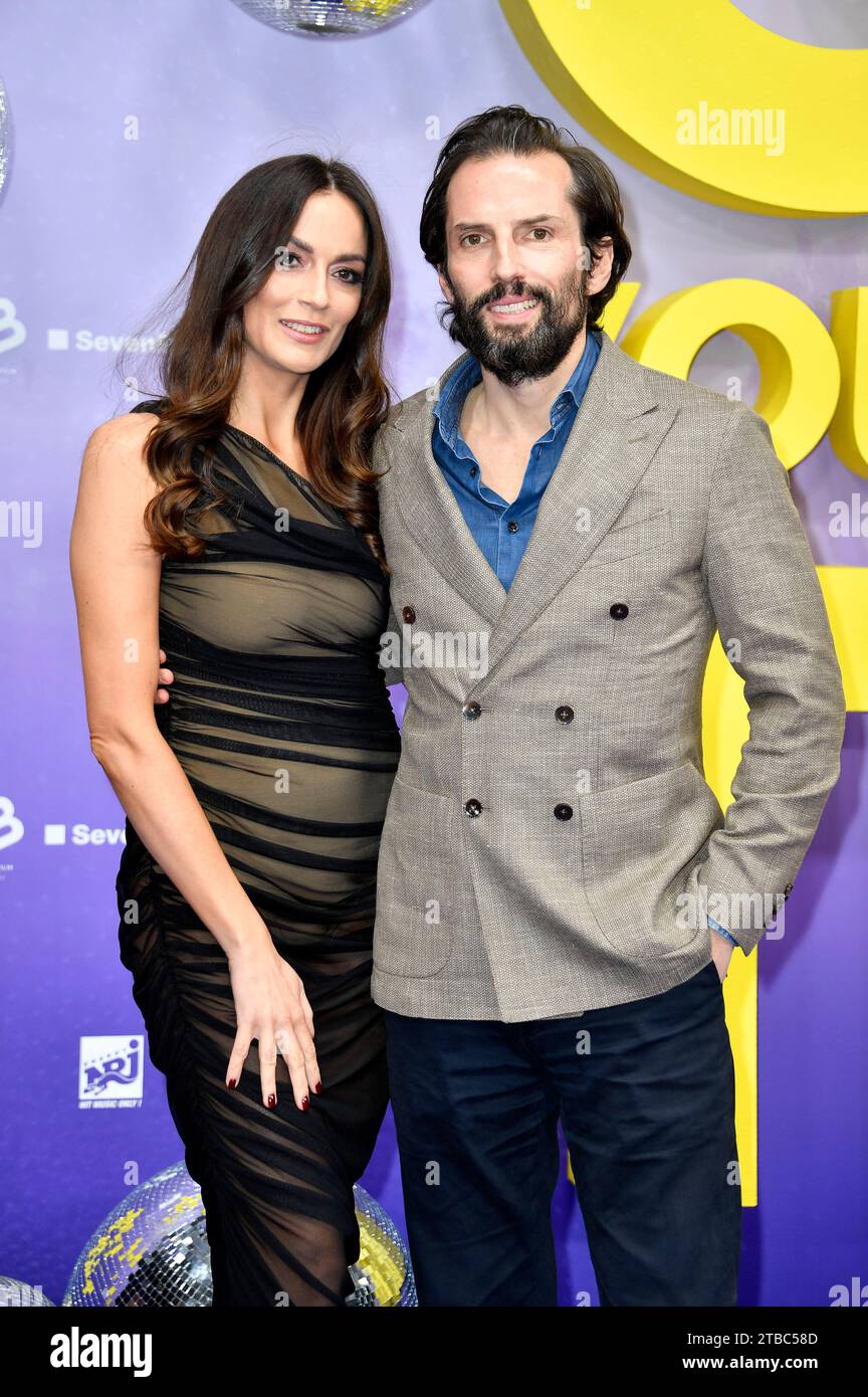 Quirin Berg mit Partnerin Kara Ann Hecker bei der Premiere des ...