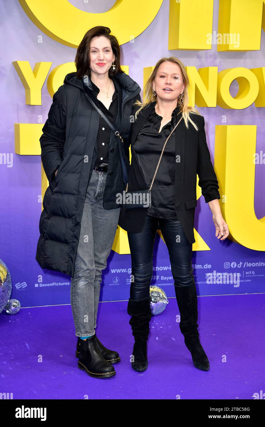 Bianca Warnek und Nova Meierhenrich bei der Premiere des Kinofilms ...