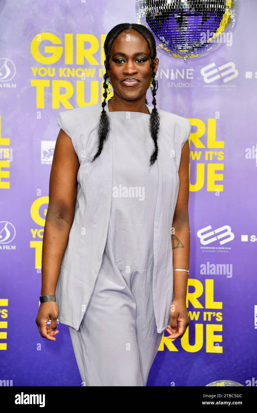 Ivy Quainoo bei der Premiere des Kinofilms 'Girl You Know It's True' im ...