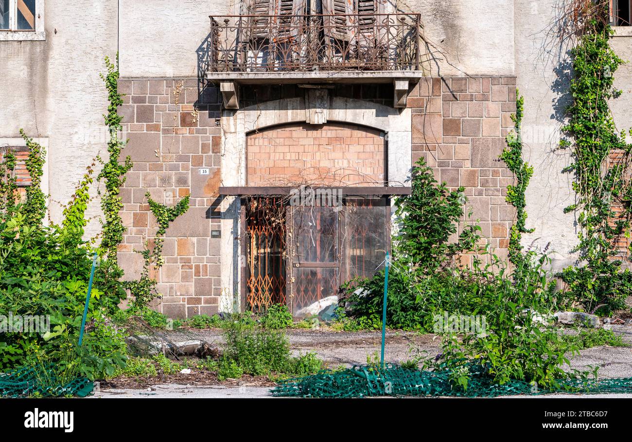 old dilapidated building - dilapidated historic hotel, - building to be ...